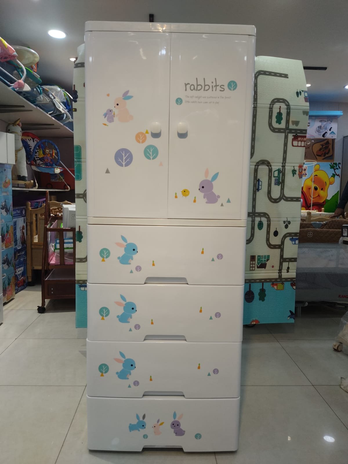 BABY CABINET 4 DRAWERS WITH HANGING RABBITS PATTERN – Items World